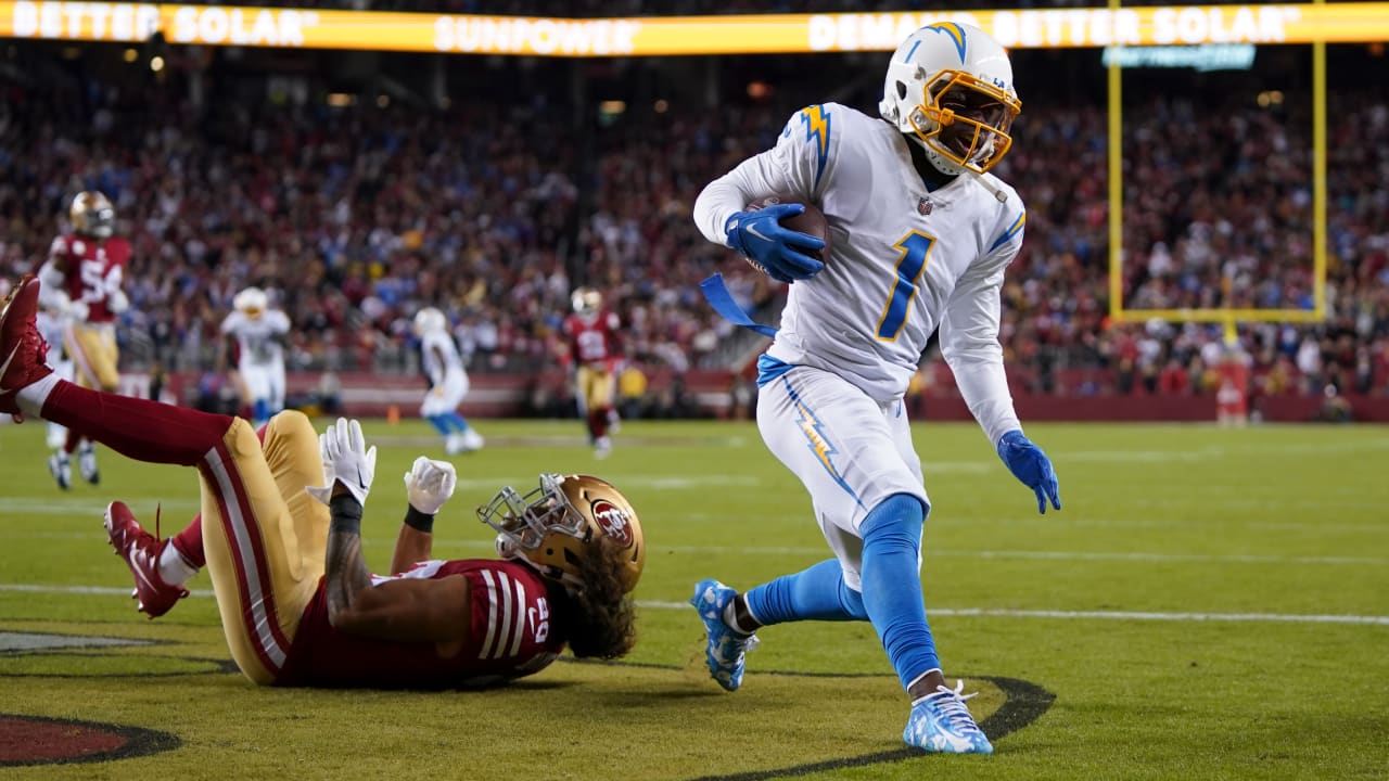 Los Angeles Chargers wide receiver DeAndre Carter's 33-yard catch-and ...