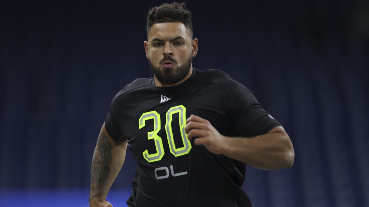 Offensive lineman Abraham Lucas runs official 4.92-second 40-yard dash ...