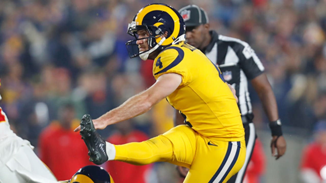 Greg Zuerlein sends first PAT wide left