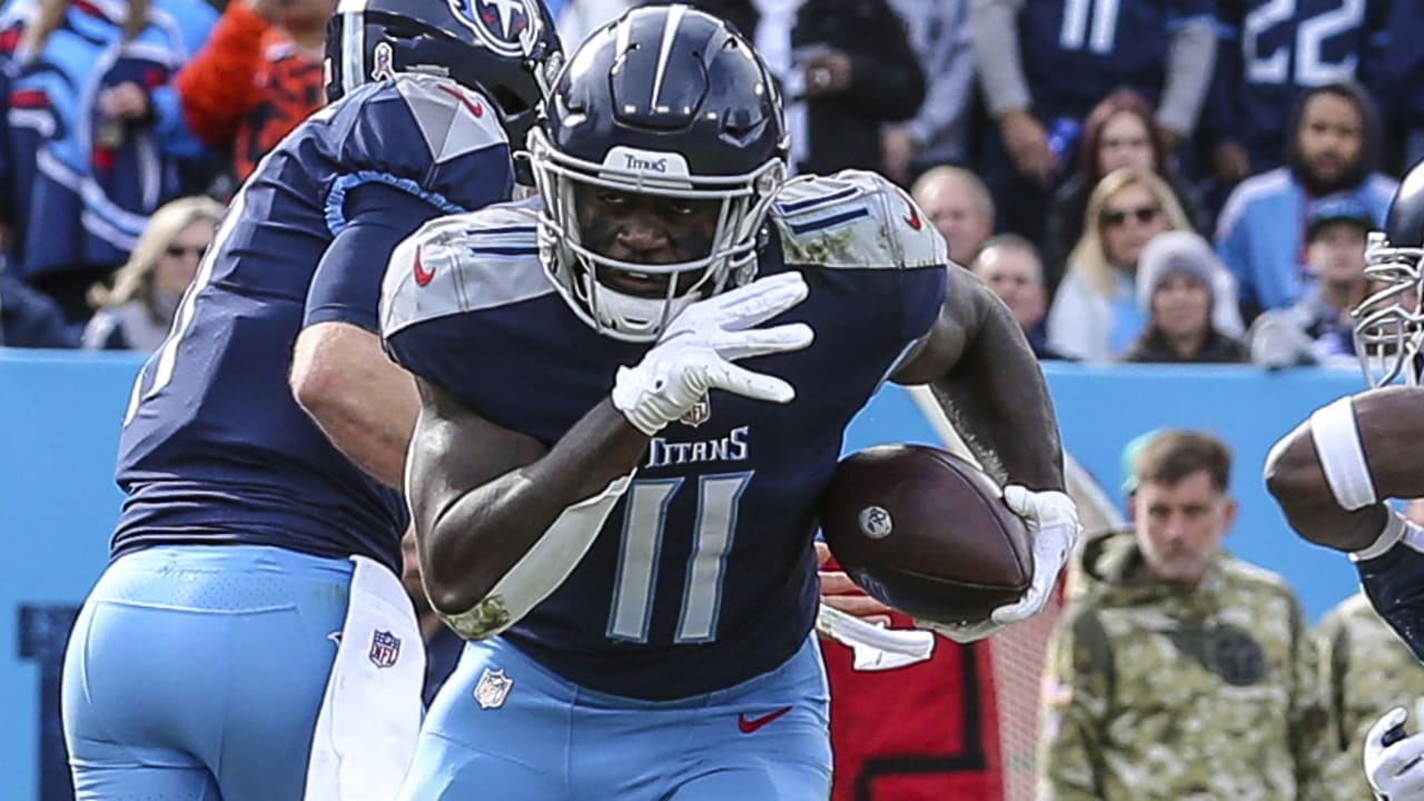 Tennessee Titans wide receiver A.J. Brown makes difficult sliding catch ...