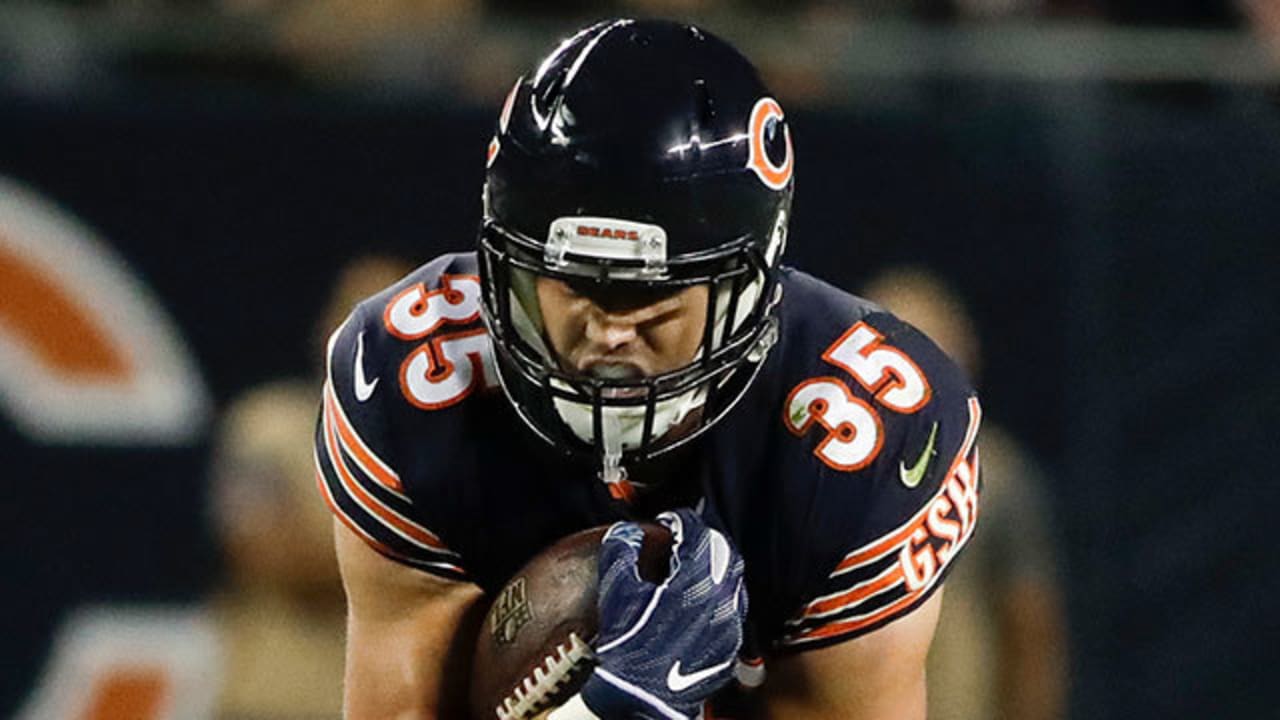 Ryan Nall rushes through defenders for a 24-yard gain