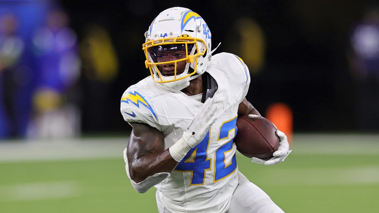 Los Angeles Chargers running back Elijah Dotson floors gas pedal down ...