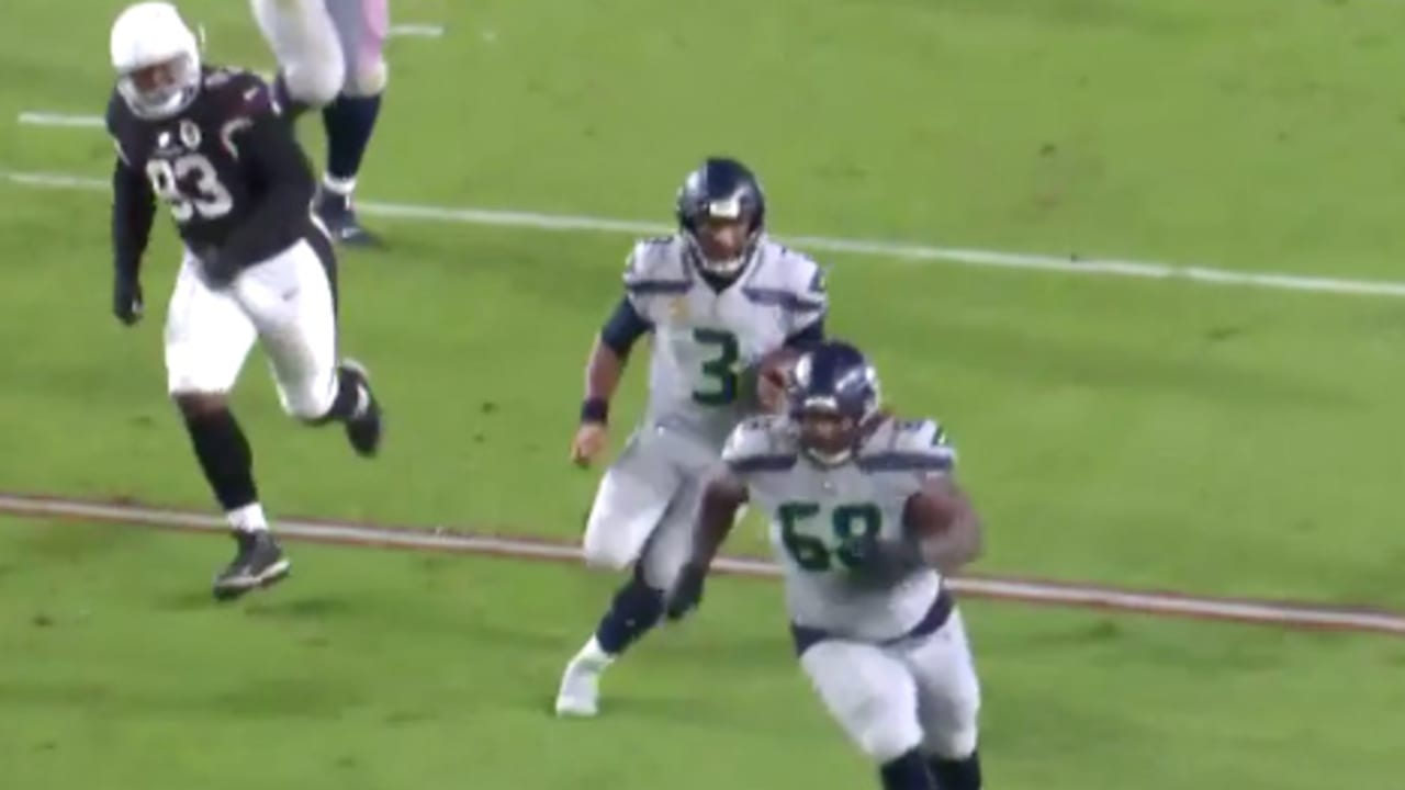 Seattle Seahawks quarterback Russell Wilson turns read-option run into ...