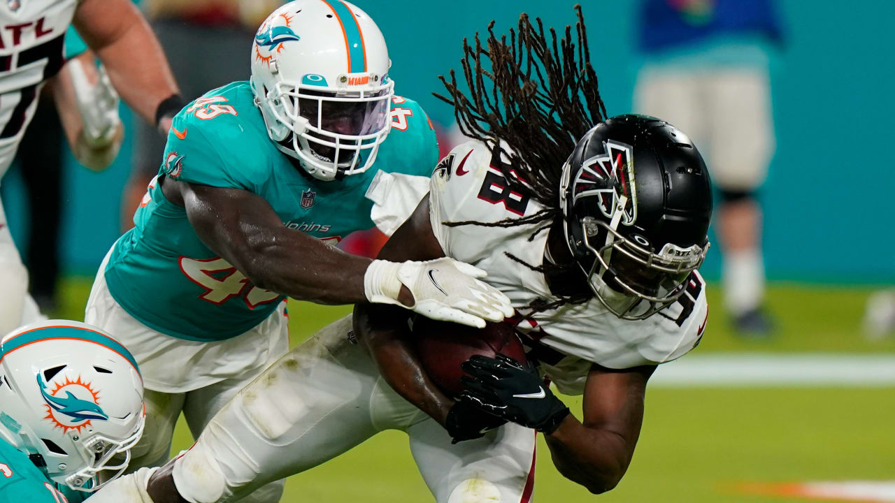 Atlanta Falcons running back D'Onta Foreman forges through contact for ...