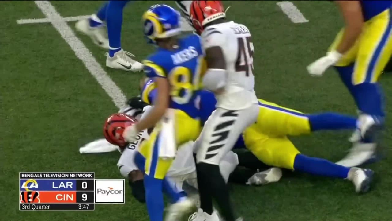 Cincinnati Bengals linebacker Tegray Scales forces a fumble using ...