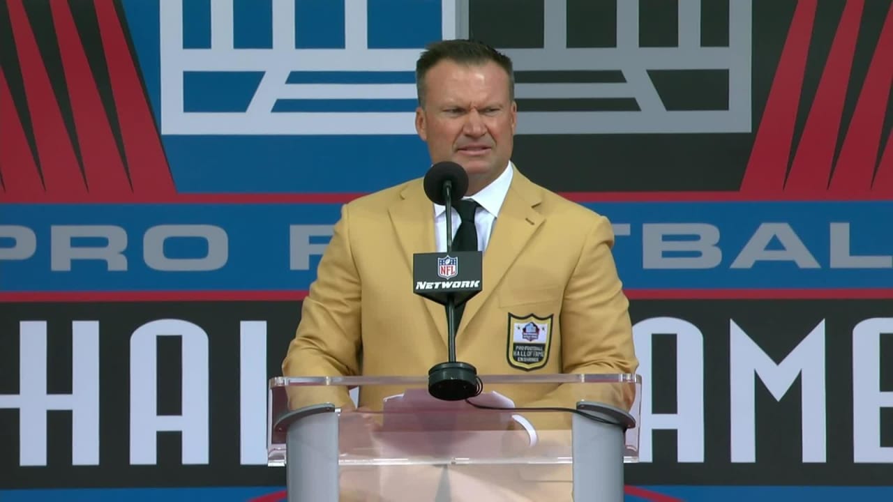 Hall of Fame inductee and former Miami Dolphins linebacker Zach Thomas ...