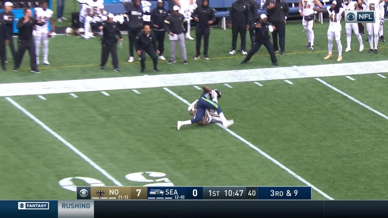 David Moore shows he's BACK on spectacular leaping catch