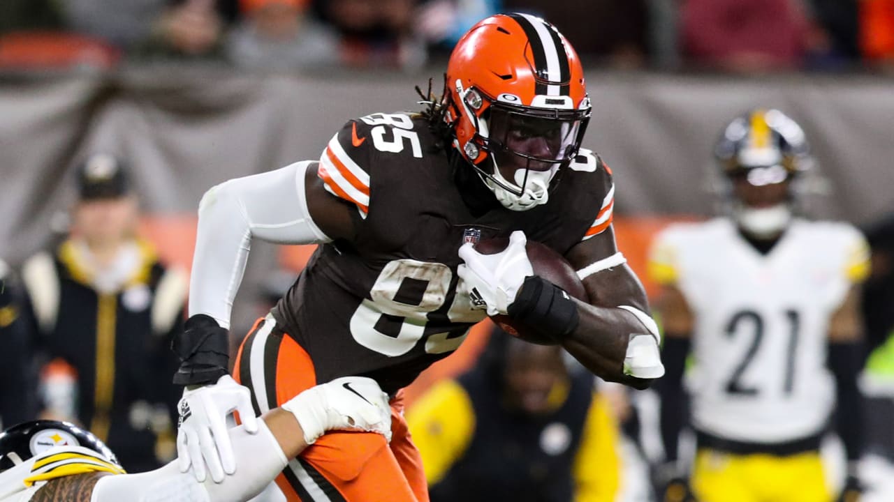 Cleveland Browns tight end David Njoku bounces off defenders for a 19 ...