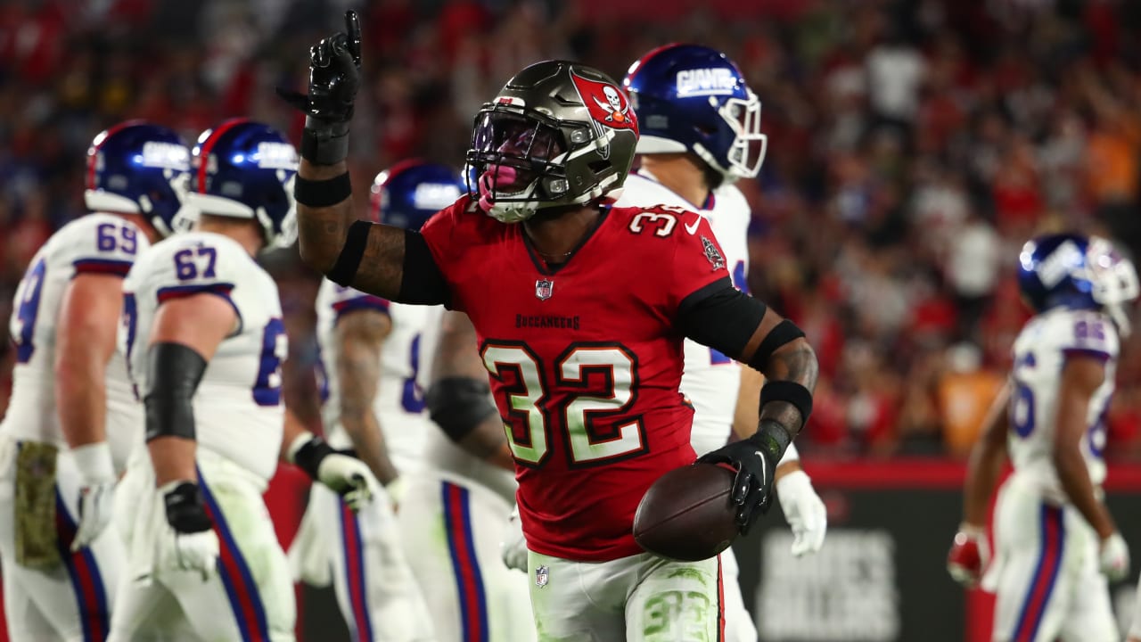 Tampa Bay Buccaneers safety Mike Edwards nabs Tampa's second INT with ...