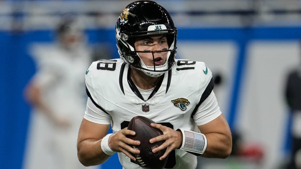 Jacksonville Jaguars quarterback Nathan Rourke breaks off would-be sack ...