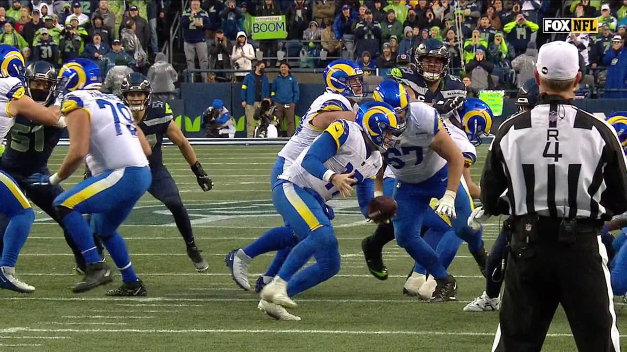 Seattle Seahawks are unfazed by Rams' trap play for a 5-yard tackle for ...