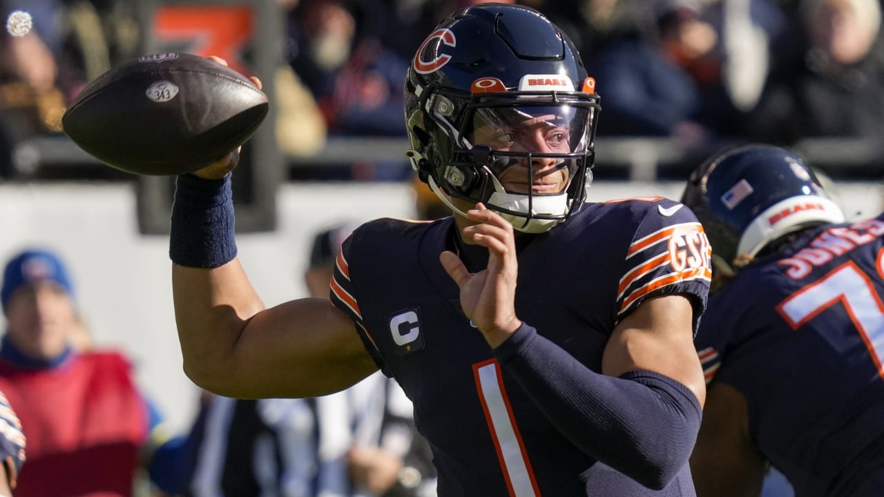 Chicago Bears quarterback Justin Fields goes way downtown to wide ...