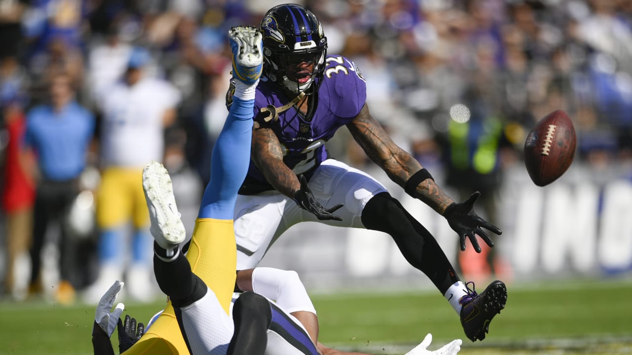 Baltimore Ravens linebacker Josh Bynes breaks up crucial third-down attempt