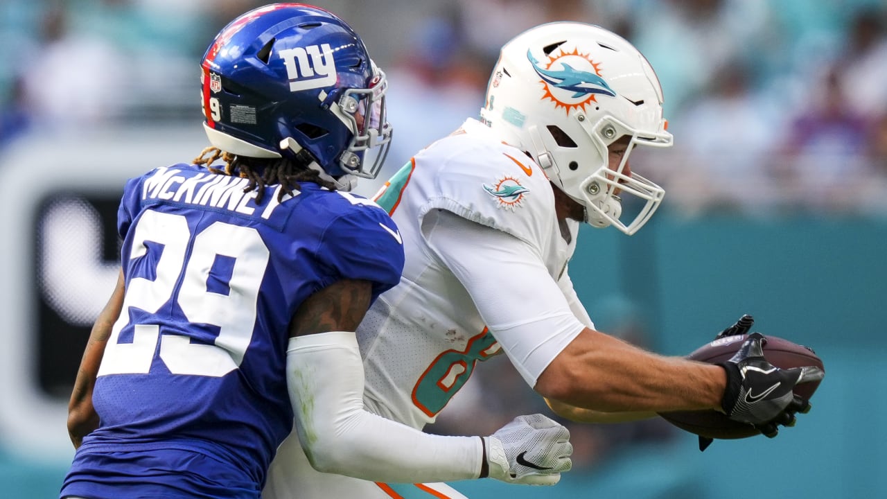 Miami Dolphins tight end Mike Gesicki stretches out to haul in one ...
