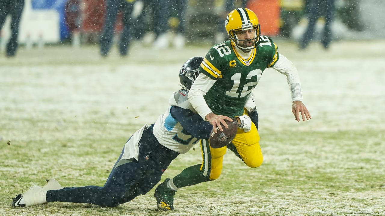 Tennessee Titans defensive end Wyatt Ray chases down Green Bay Packers ...