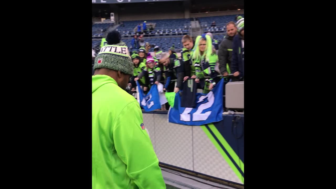 Wagner gives young fan his hat after signing autographs