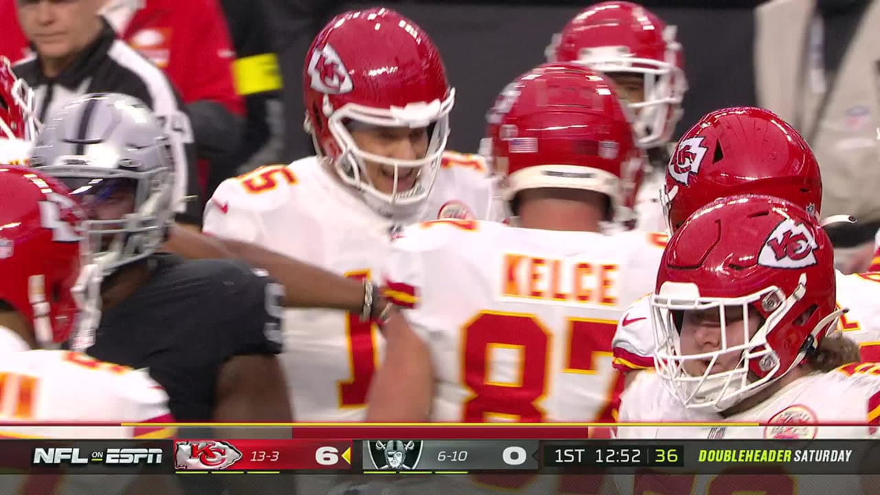 Kansas City Chiefs quarterback Patrick Mahomes' push-pass TD to running ...