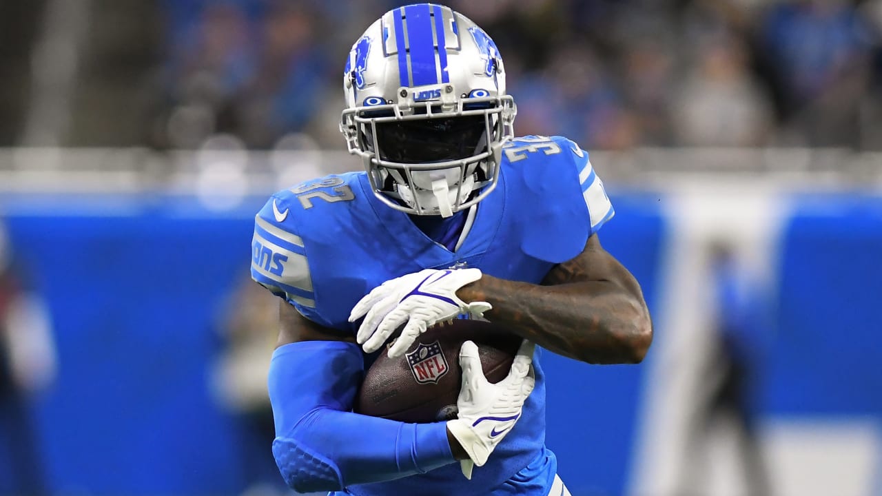 Detroit Lions running back D'Andre Swift gets the edge on fourth-down ...