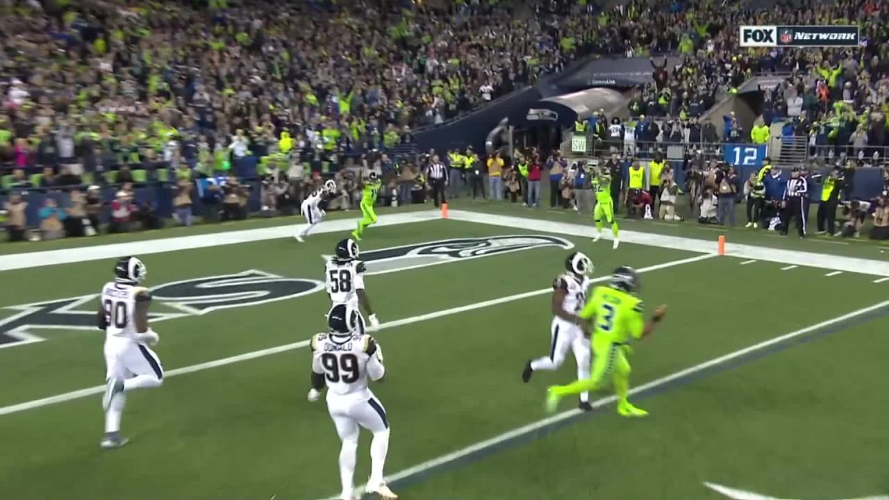 Chris Carson corrals bobbling catch from Wilson for CLUTCH fourth-and ...