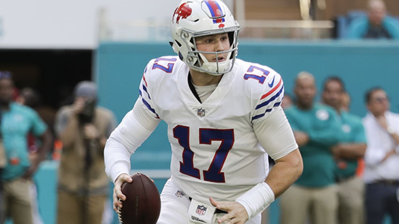 Allen breaks loose into open field on 17-yard rush