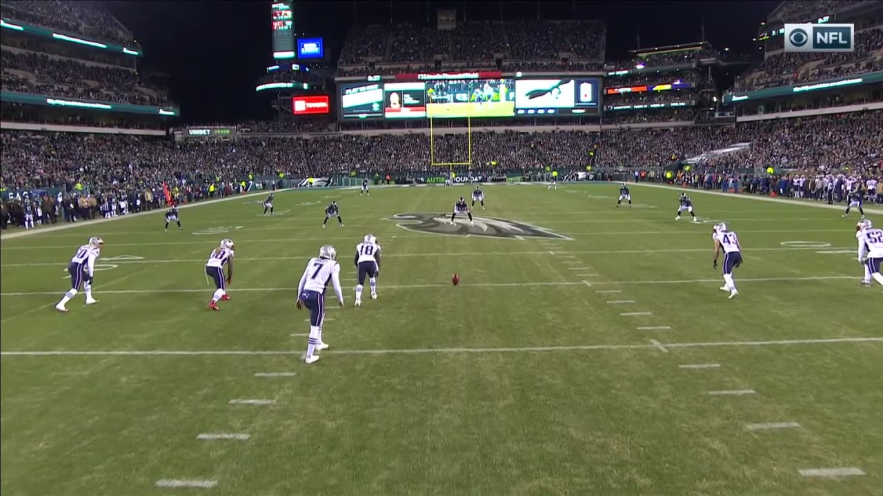 Kicked-ball fumble! Wild sequence ensues on Eagles' kick return