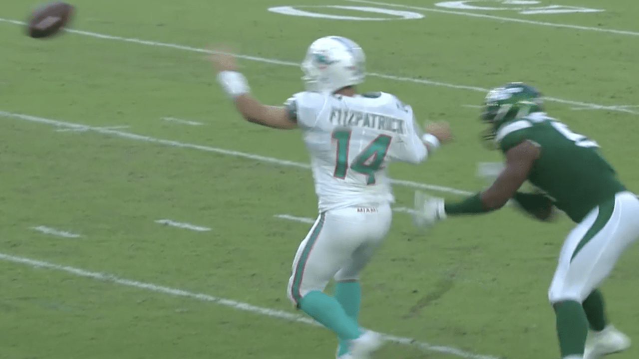Miami Dolphins quarterback Ryan Fitzpatrick flips left-handed pass to ...