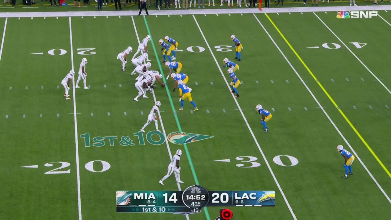 Miami Dolphins wide receiver Jaylen Waddle's first catch of the game ...