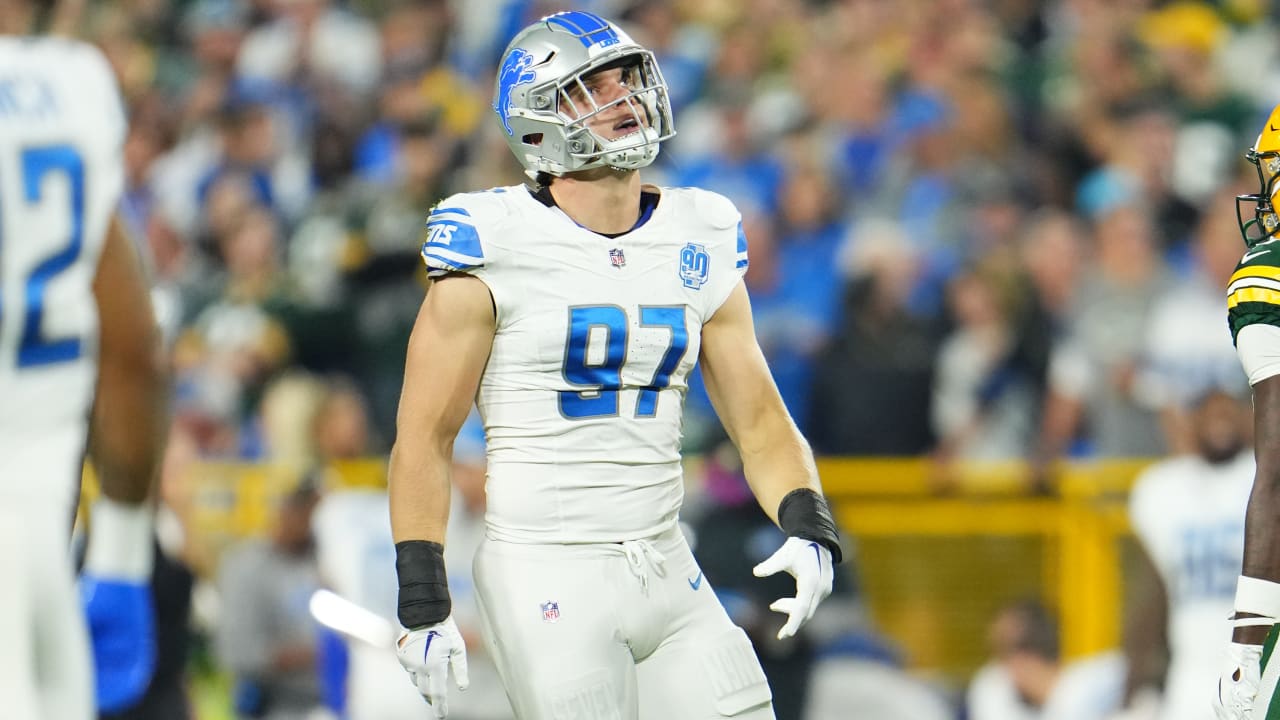 Detroit Lions defensive end Aidan Hutchinson bulldozes Green Bay ...