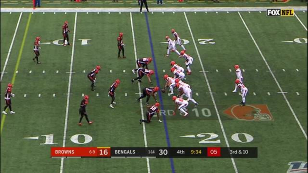 Baker Mayfield channels freight train on physical third-down scramble