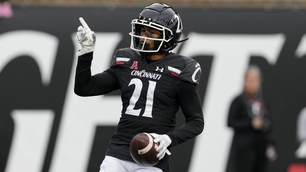 Chicago Bears select wide receiver Tyler Scott with No. 133 pick in ...