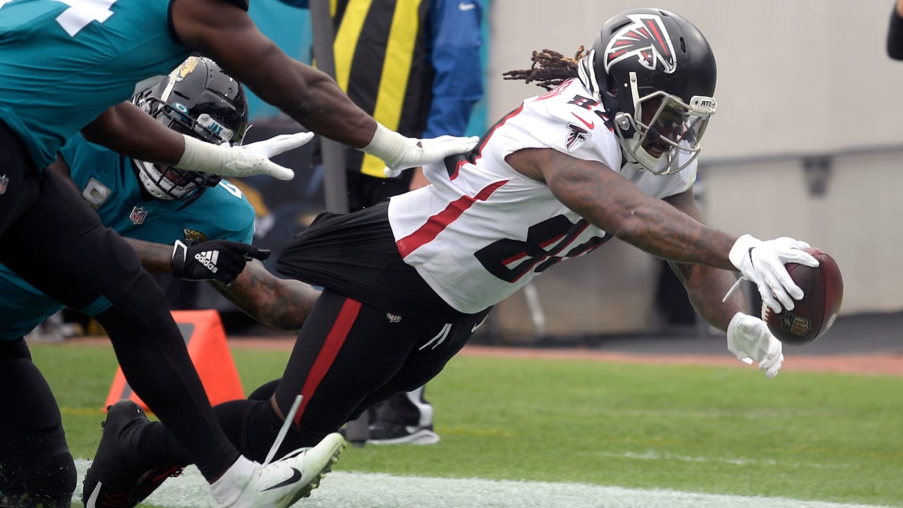 Atlanta Falcons running back Cordarrelle Patterson extends football ...