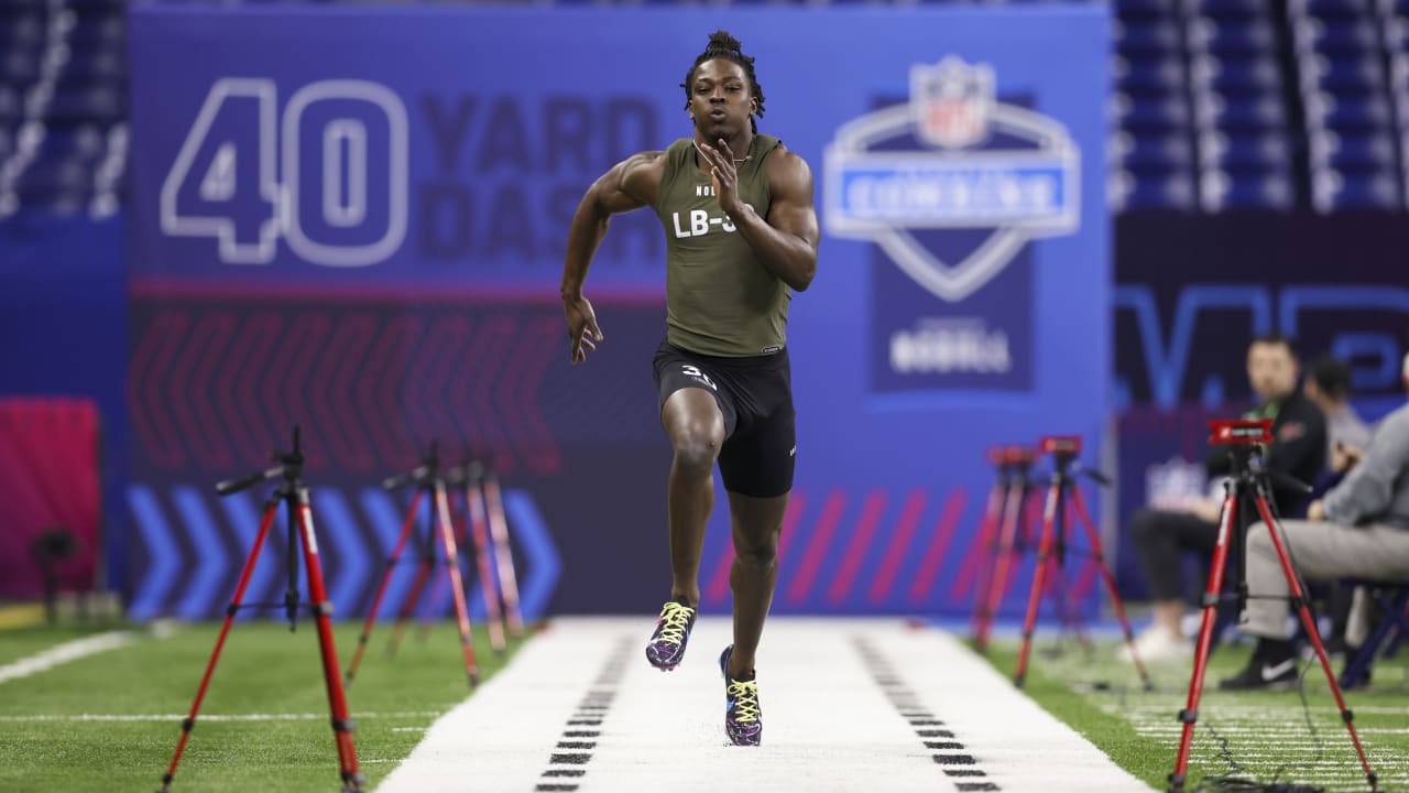 Linebacker Charlie Thomas runs the 40-yard dash at the 2023 NFL ...