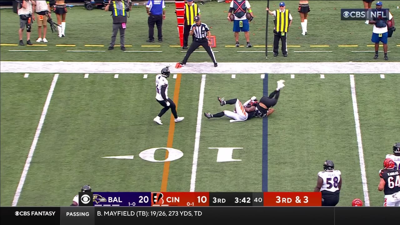 Cincinnati Bengals wide receiver Ja'Marr Chase's helmet comes off after ...