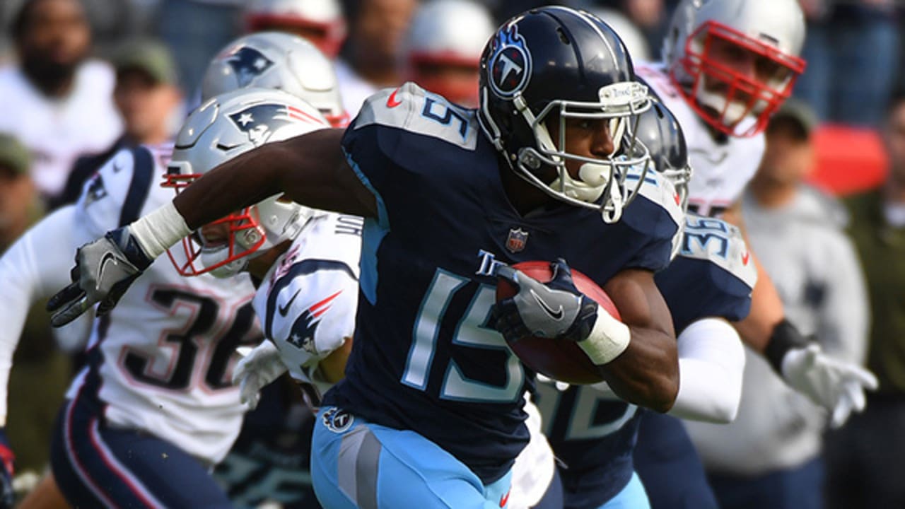 Darius Jennings returns opening kickoff for 58 yards