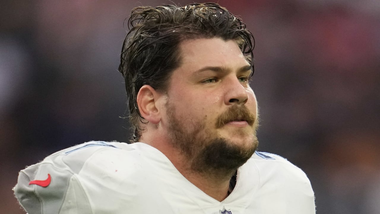 Former Titans LT Taylor Lewan sues doctor over ACL repair