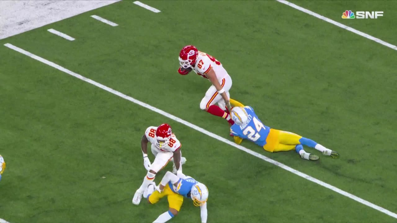 Kansas City Chiefs tight end Travis Kelce finds paydirt again with shifty moves on a 32-yard ...