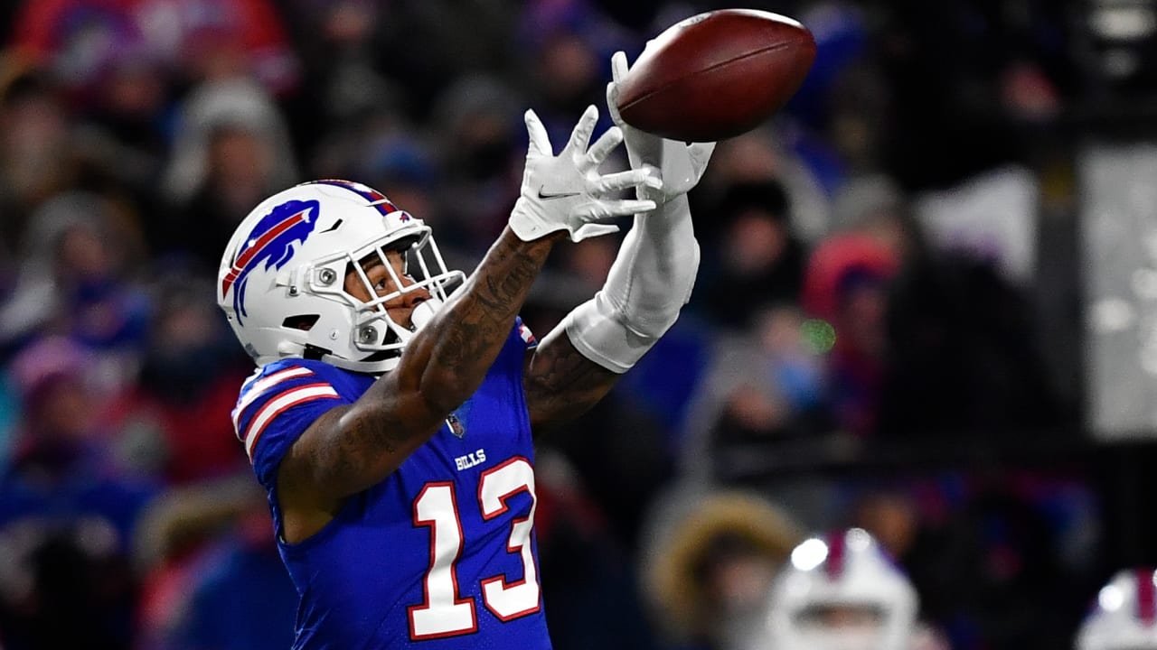 Buffalo Bills wide receiver Gabriel Davis adjusts body for reaching 22 ...