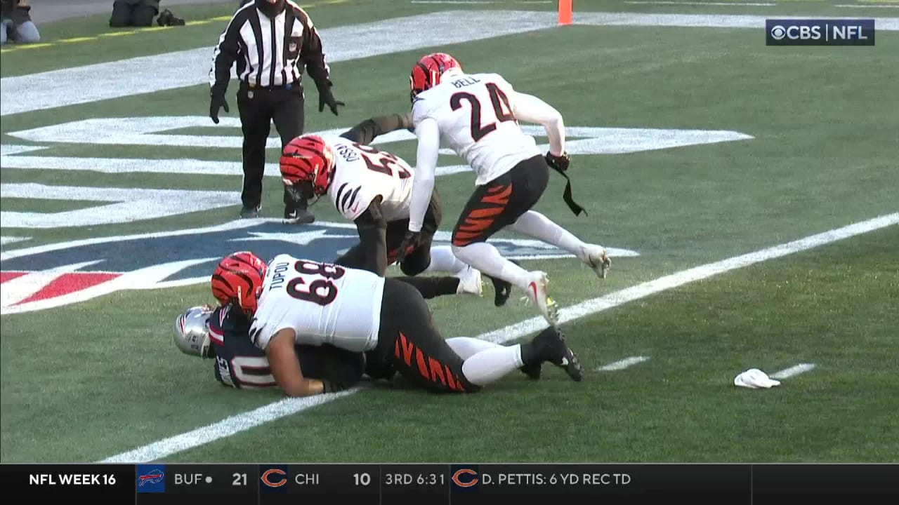 Multiple Cincinnati Bengals' defenders surround New England Patriots ...