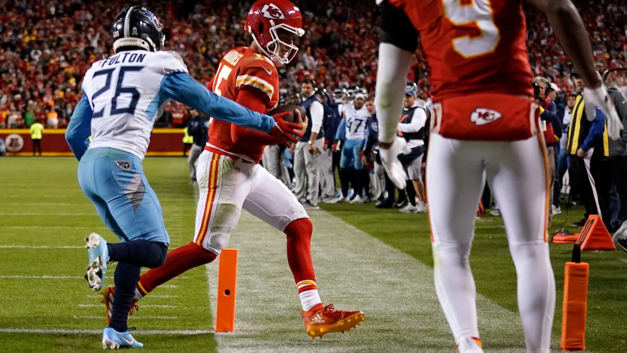 Kansas City Chiefs quarterback Patrick Mahomes extends the football ...