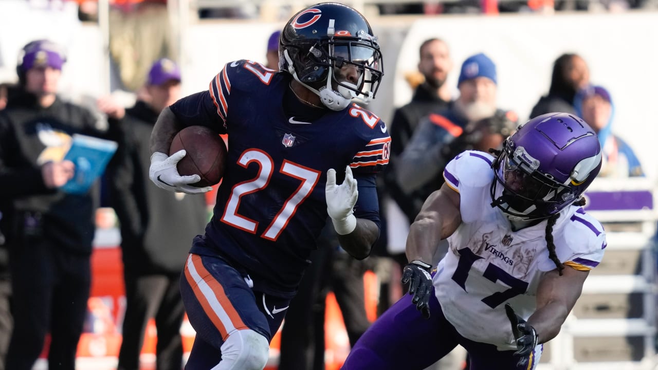 Chicago Bears cornerback Greg Stroman Jr. climbs ladder for his first ...