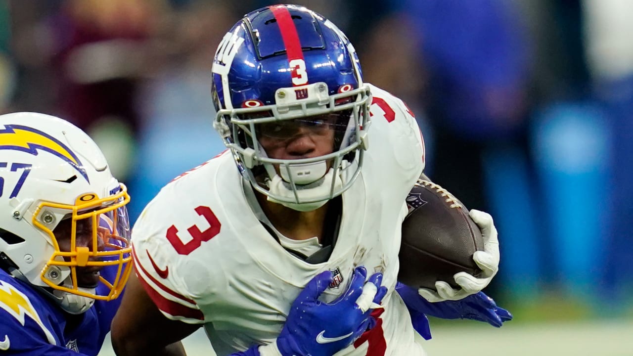 New York Giants wide receiver Sterling Shepard works over the middle ...