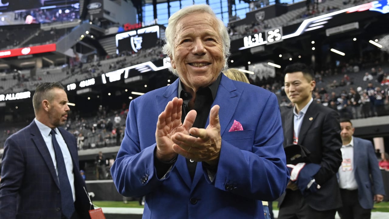 Patriots owner Robert Kraft offers tickets, pregame sideline passes to fan heckled at Raiders game