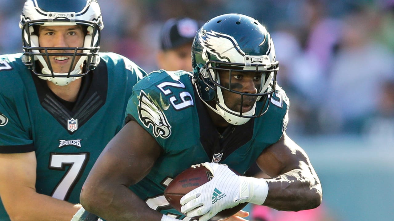 Eagles' offense comes alive in much-needed win