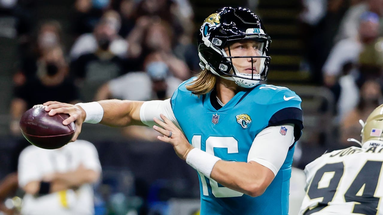 Jacksonville Jaguars quarterback Trevor Lawrence delivers a third-down ...