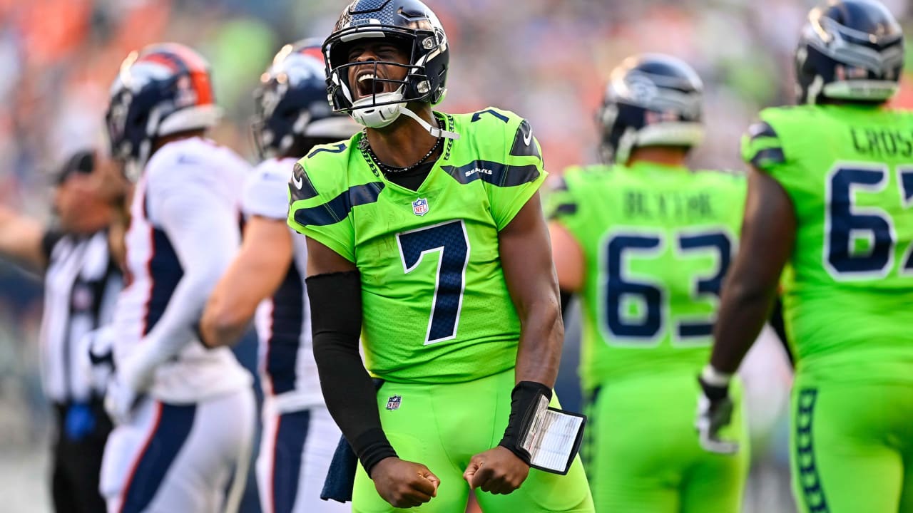 Seahawks' Geno Smith shines in win over Russell Wilson-led Broncos ...