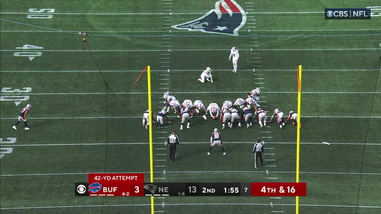 Buffalo Bills kicker Tyler Bass' 42-yard field goal gets thrown way off ...
