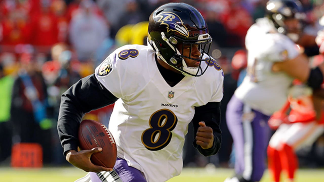 Lamar slices through Chiefs' D for 21-yard run