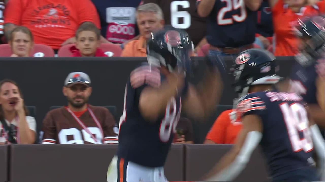 Chicago Bears quarterback Justin Fields splits defenders on 22-yard TD ...