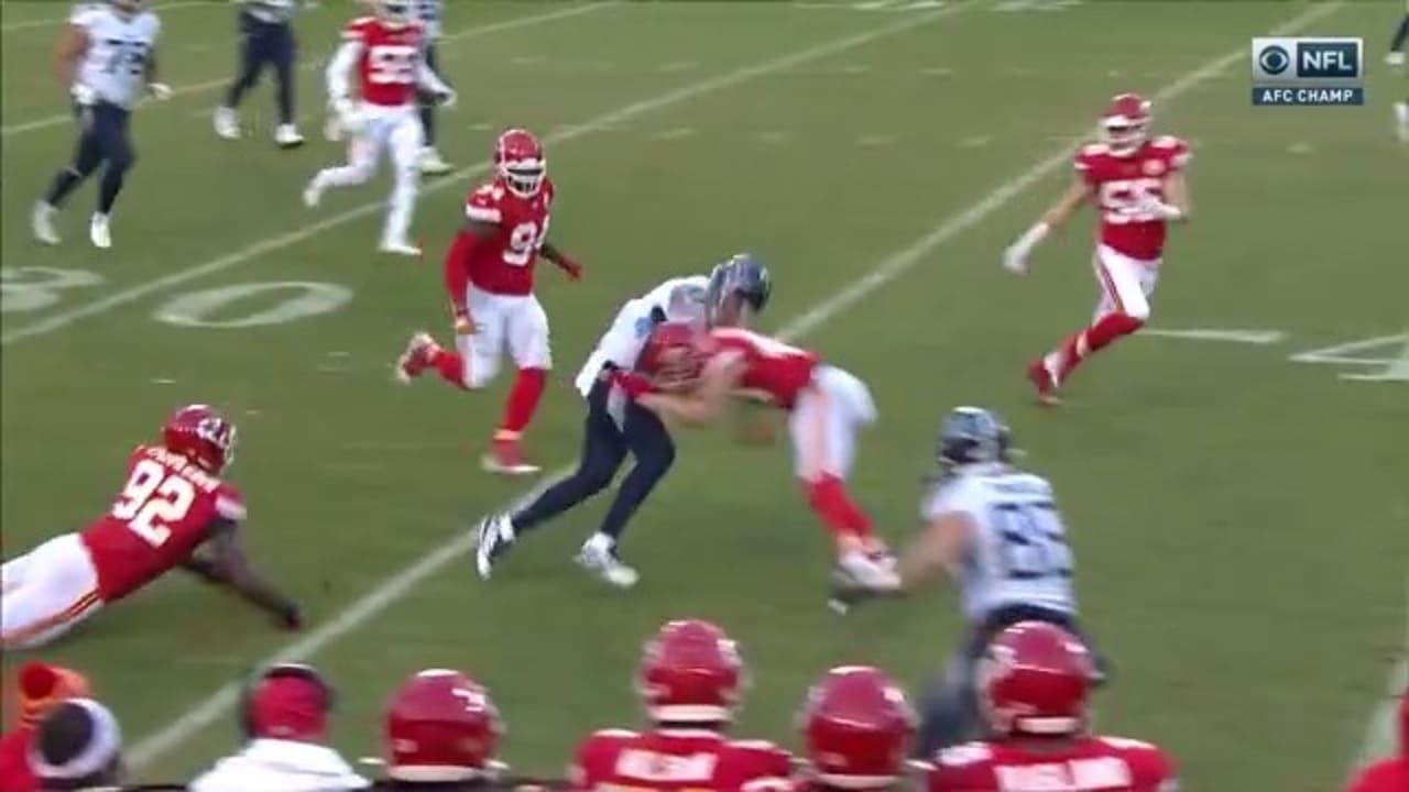 Daniel Sorenson STONEWALLS Ryan Tannehill on third-down run