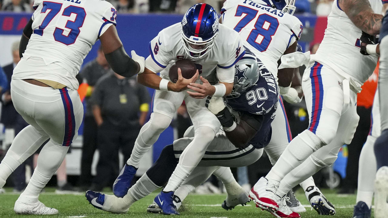Dallas Cowboys defensive lineman Demarcus Lawrence blows past New York ...